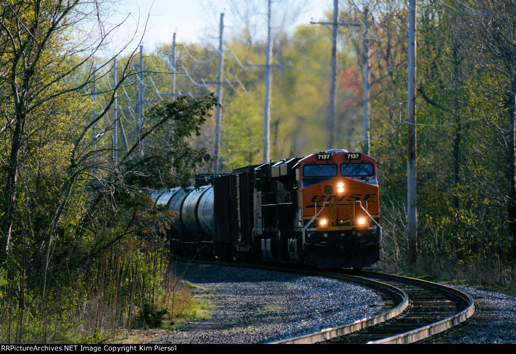 BNSF 7137 CSX Train K048 CrudeOil Loads